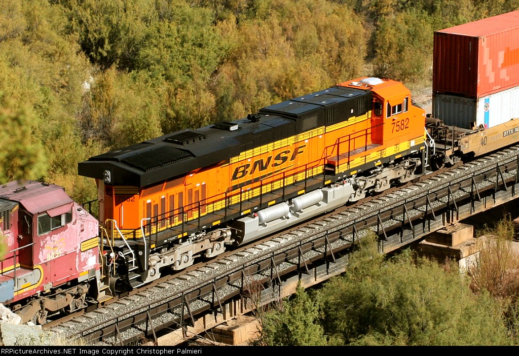 BNSF 7582